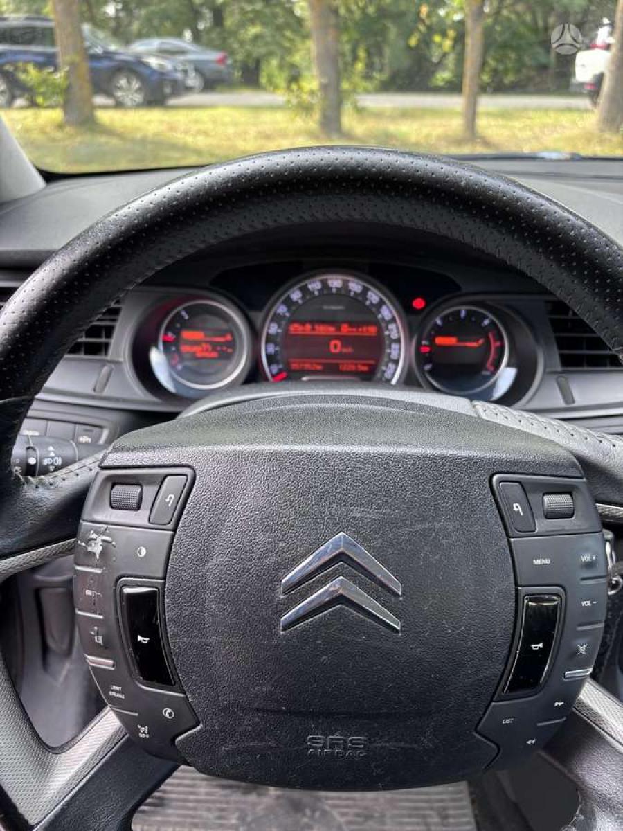 Pelēks Citroen C5 2008 Panevēža, ar dzinēja tilpumu 2.00 L un nobraukumu 358 tūkst. km par 1050 €, foto 4 vietnē AUTOMOTO.COM.LV
