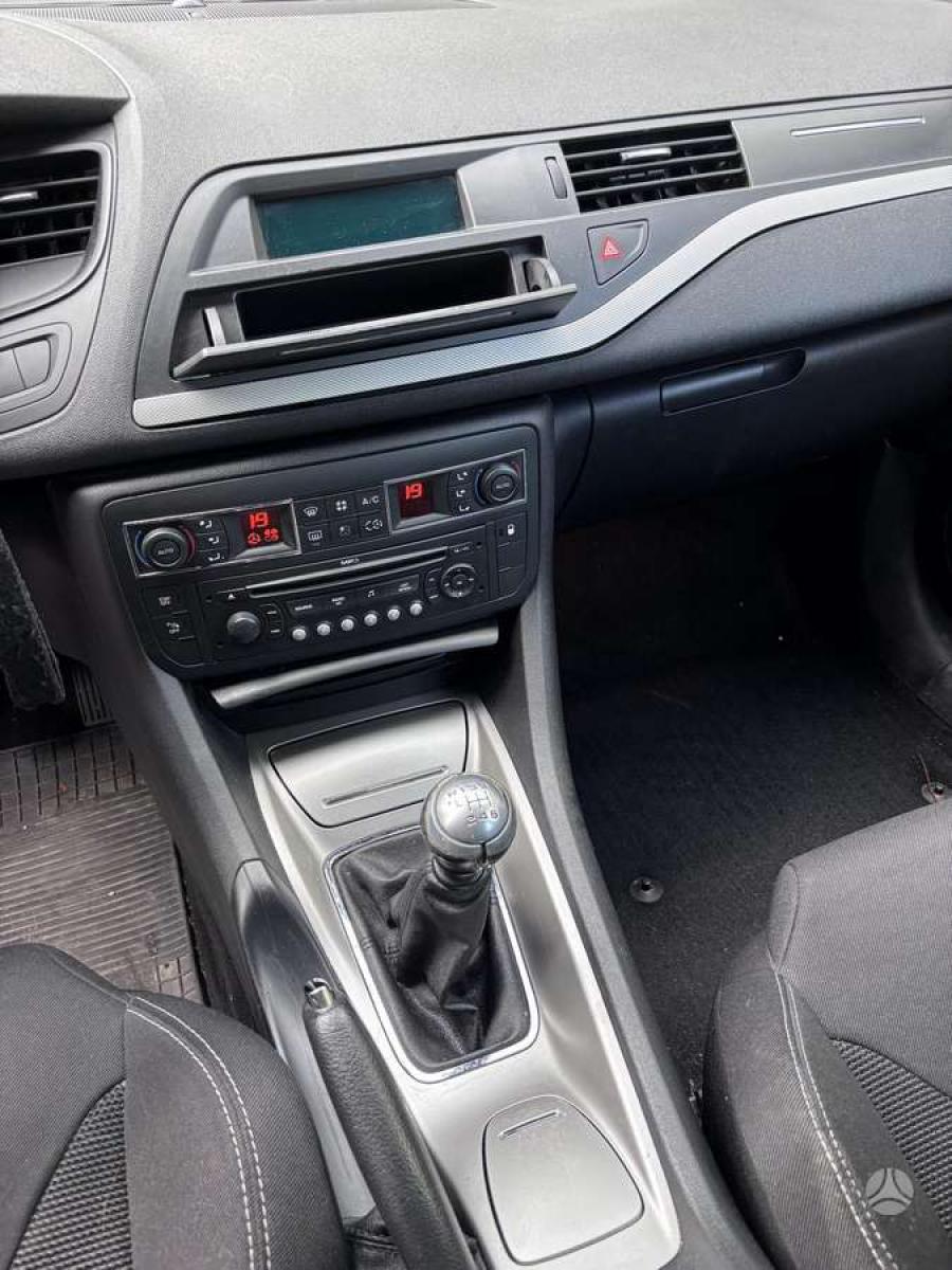Pelēks Citroen C5 2008 Panevēža, ar dzinēja tilpumu 2.00 L un nobraukumu 358 tūkst. km par 1050 €, foto 5 vietnē AUTOMOTO.COM.LV