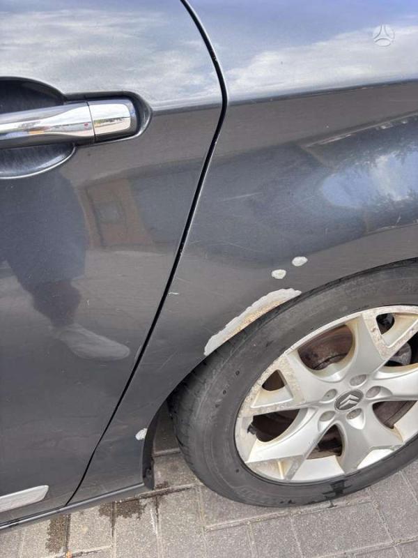 Pelēks Citroen C5 2008 Panevēža, ar dzinēja tilpumu 2.00 L un nobraukumu 358 tūkst. km par 1050 €, foto 9 vietnē AUTOMOTO.COM.LV