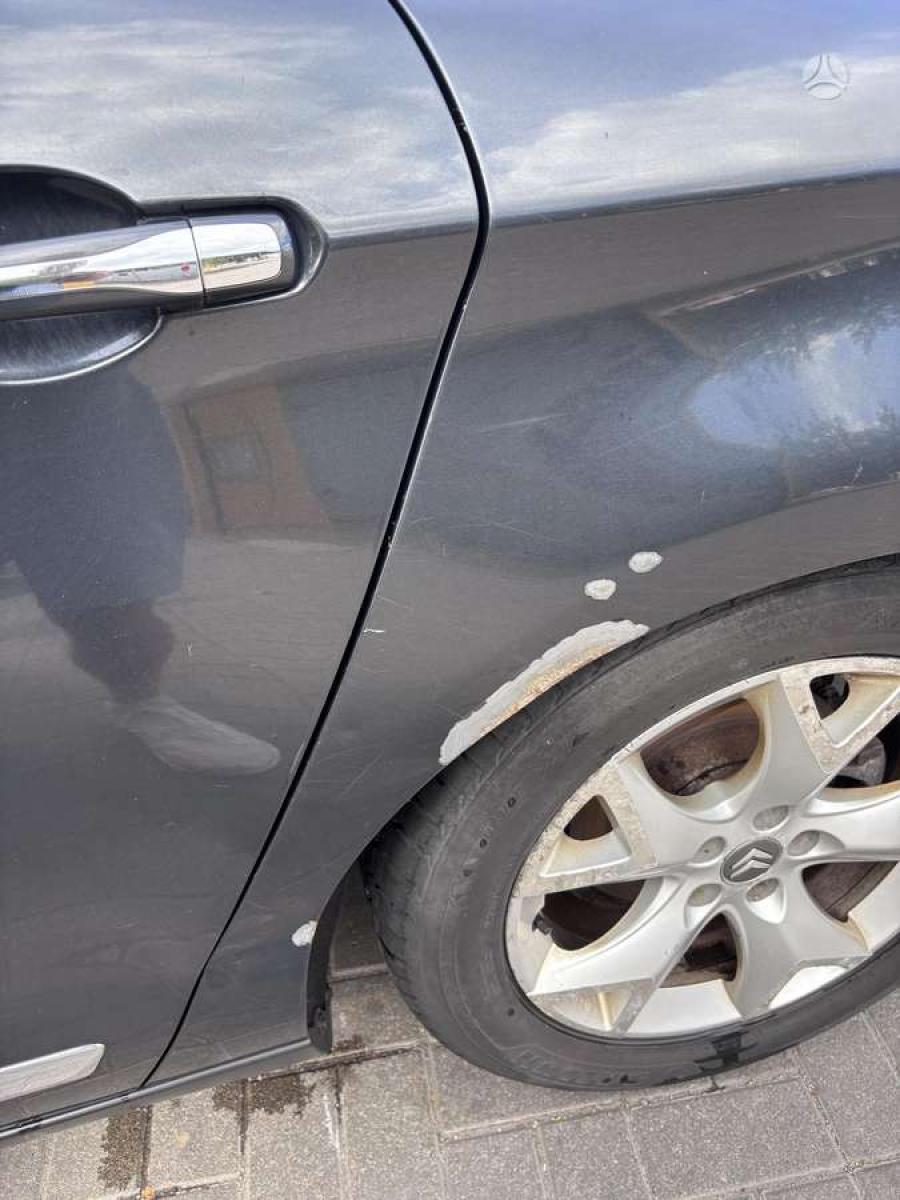 Pelēks Citroen C5 2008 Panevēža, ar dzinēja tilpumu 2.00 L un nobraukumu 358 tūkst. km par 1050 €, foto 9 vietnē AUTOMOTO.COM.LV