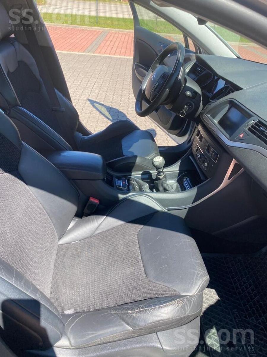Grey Citroen C5 2008 in Ventspils, with an engine capacity of 2.00 L and mileage of 412 thousand km for 1800 €, photo 17 on AUTOMOTO.COM.LV