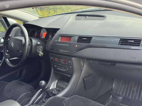 Ситроен С5 2008 в Вильнюс на AUTOMOTO.COM.LV Серый Ситроен С5 2008 в Вильнюс, объемом двигателя 1.56 л и пробегом 376 тыс. км за 1600 €, фото 9 на AUTOMOTO.COM.LV