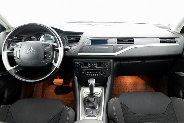 Grey Citroen C5 2009 in Tallinn, with an engine capacity of 2.00 L and mileage of 185 thousand km for 1599 €, photo 5 on AUTOMOTO.COM.LV