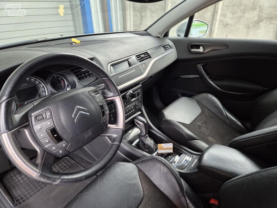Grey Citroen C5 2009 in Silute, with an engine capacity of 2.00 L and mileage of 255 thousand km for 1350 €, photo 13 on AUTOMOTO.COM.LV