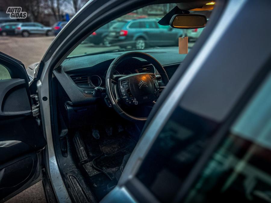 Grey Citroen C5 2010 in Kaunas, with an engine capacity of 1.60 L and mileage of 345 thousand km for 1450 €, photo 12 on AUTOMOTO.COM.LV