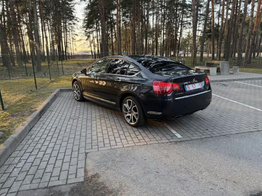 Pelēks Citroen C5 2010 Rīga, ar dzinēja tilpumu 3.00 L un nobraukumu 241 tūkst. km par 3690 €, foto 6 vietnē AUTOMOTO.COM.LV
