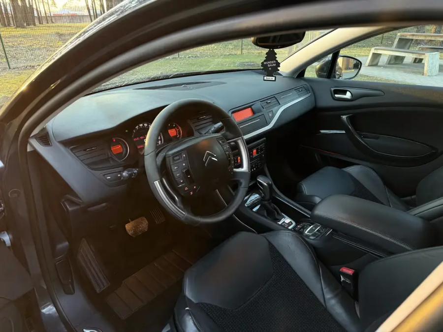 Pelēks Citroen C5 2010 Rīga, ar dzinēja tilpumu 3.00 L un nobraukumu 241 tūkst. km par 3690 €, foto 9 vietnē AUTOMOTO.COM.LV
