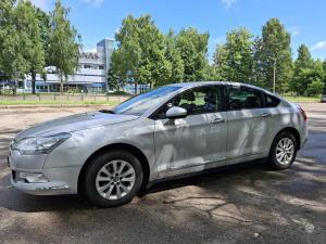 Pelēks Citroen C5 2010 Panevēža, ar dzinēja tilpumu 1.56 L un nobraukumu 251 tūkst. km par 2450 €, foto  vietnē AUTOMOTO.COM.LV