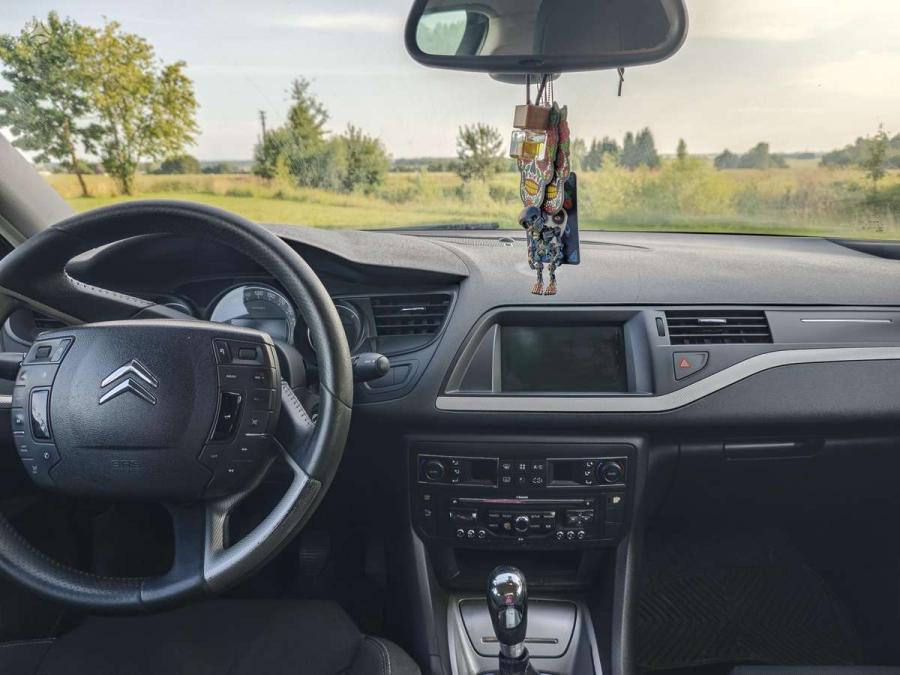 Grey Citroen C5 2010 in Anyksciai, with an engine capacity of 1.56 L and mileage of 408 thousand km for 2200 €, photo 6 on AUTOMOTO.COM.LV