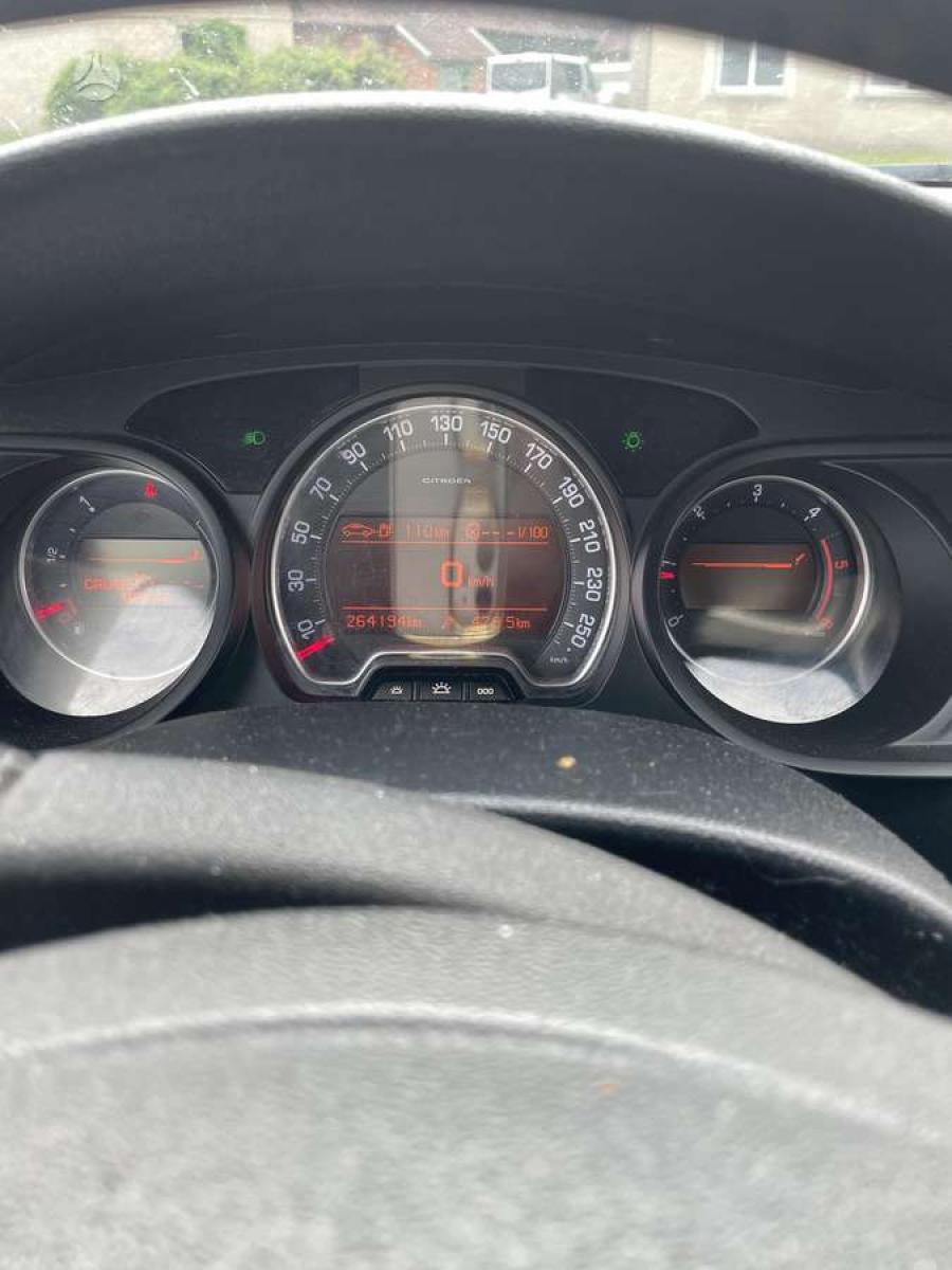 Pelēks Citroen C5 2010 Marijampole, ar dzinēja tilpumu 2.00 L un nobraukumu 264 tūkst. km par 800 €, foto 6 vietnē AUTOMOTO.COM.LV