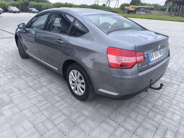 Pelēks Citroen C5 2010 Tauragė, ar dzinēja tilpumu 1.56 L un nobraukumu 267 tūkst. km par 2500 €, foto 4 vietnē AUTOMOTO.COM.LV