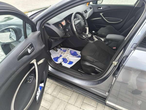 Pelēks Citroen C5 2010 Tauragė, ar dzinēja tilpumu 1.56 L un nobraukumu 267 tūkst. km par 2500 €, foto 5 vietnē AUTOMOTO.COM.LV
