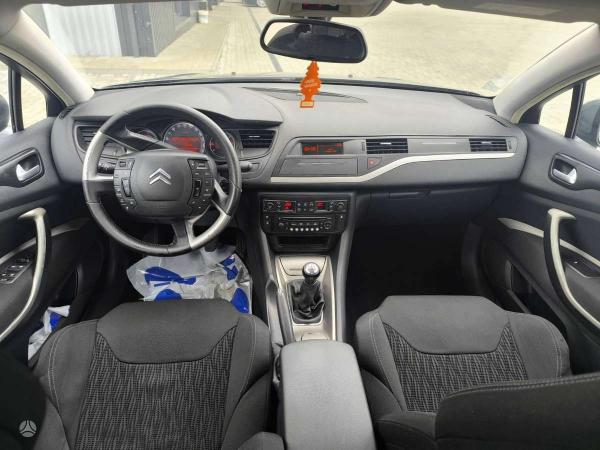 Pelēks Citroen C5 2010 Tauragė, ar dzinēja tilpumu 1.56 L un nobraukumu 267 tūkst. km par 2500 €, foto 6 vietnē AUTOMOTO.COM.LV