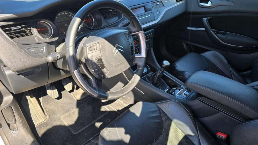 Pelēks Citroen C5 2010 Kauņa, ar dzinēja tilpumu 2.00 L un nobraukumu 256 tūkst. km par 1600 €, foto 16 vietnē AUTOMOTO.COM.LV