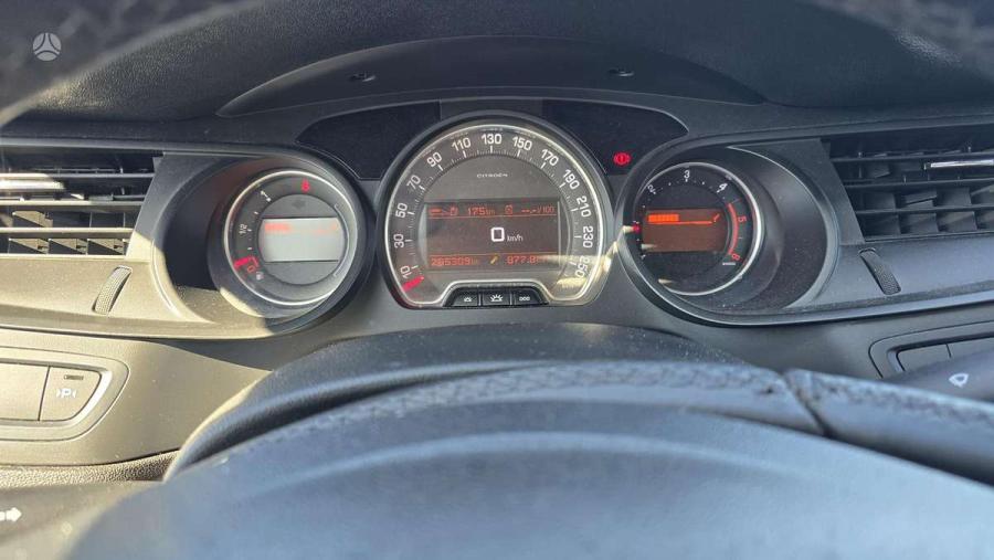Pelēks Citroen C5 2010 Kauņa, ar dzinēja tilpumu 2.00 L un nobraukumu 256 tūkst. km par 1600 €, foto 18 vietnē AUTOMOTO.COM.LV