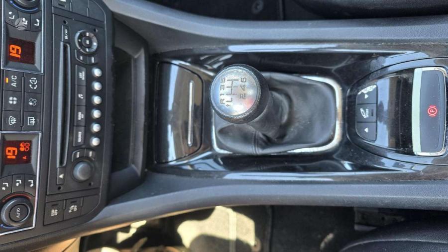 Pelēks Citroen C5 2010 Kauņa, ar dzinēja tilpumu 2.00 L un nobraukumu 256 tūkst. km par 1600 €, foto 20 vietnē AUTOMOTO.COM.LV