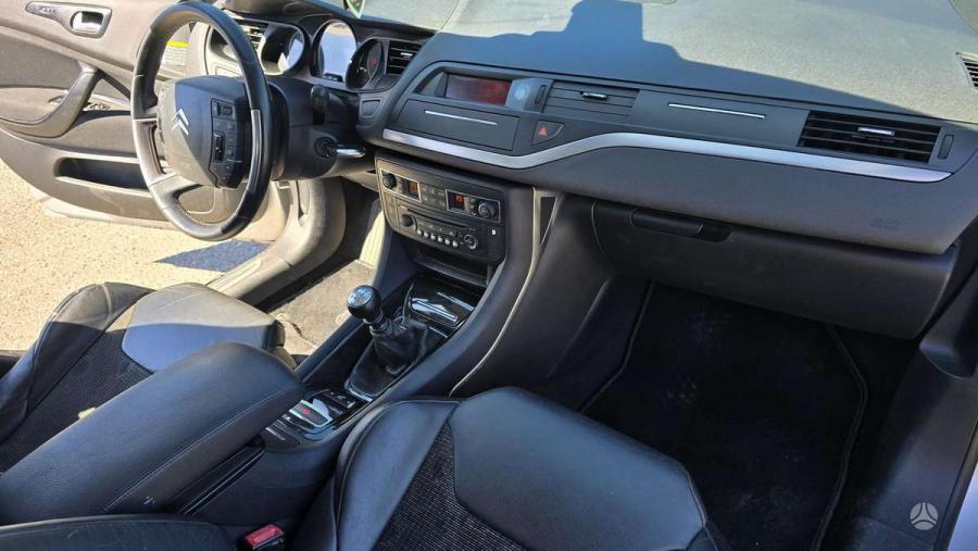 Pelēks Citroen C5 2010 Kauņa, ar dzinēja tilpumu 2.00 L un nobraukumu 256 tūkst. km par 1600 €, foto 26 vietnē AUTOMOTO.COM.LV