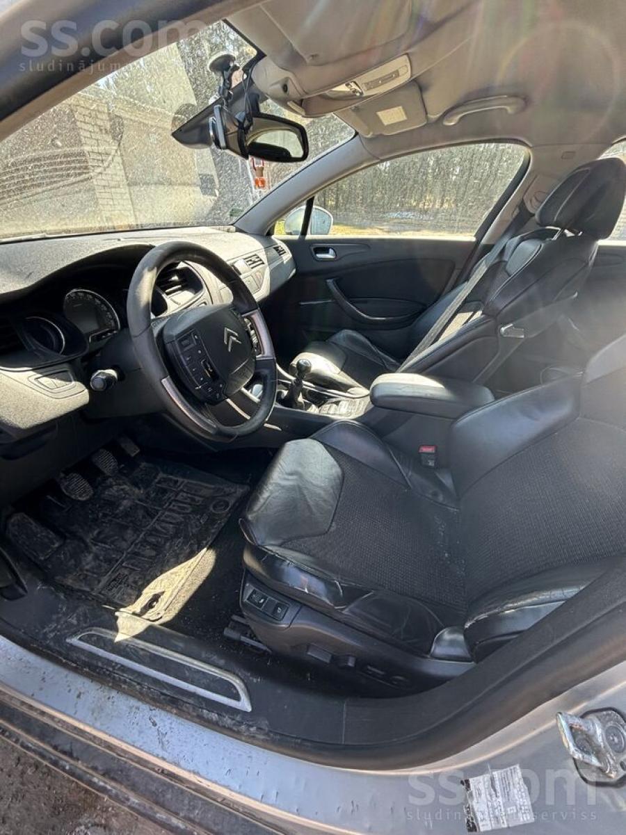Grey Citroen C5 2010 in Riga, with an engine capacity of 2.00 L and mileage of 340 thousand km for 1500 €, photo 18 on AUTOMOTO.COM.LV