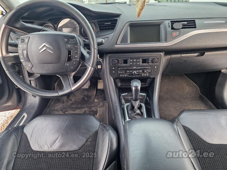 Pelēks Citroen C5 2011 Tallina, ar dzinēja tilpumu 2.00 L un nobraukumu 421 tūkst. km par 2900 €, foto 12 vietnē AUTOMOTO.COM.LV