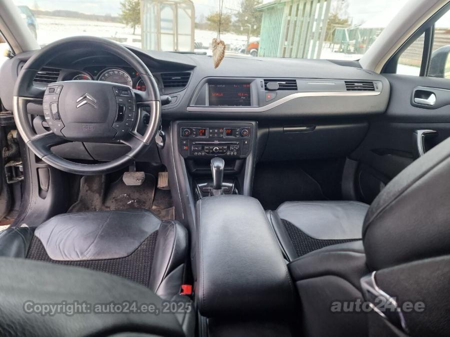 Pelēks Citroen C5 2011 Tallina, ar dzinēja tilpumu 2.00 L un nobraukumu 421 tūkst. km par 2900 €, foto 14 vietnē AUTOMOTO.COM.LV