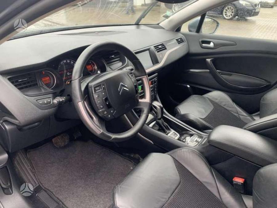 Grey Citroen C5 2011 in Sakiai, with an engine capacity of 3.00 L and mileage of 274 thousand km for 2500 €, photo 1 on AUTOMOTO.COM.LV
