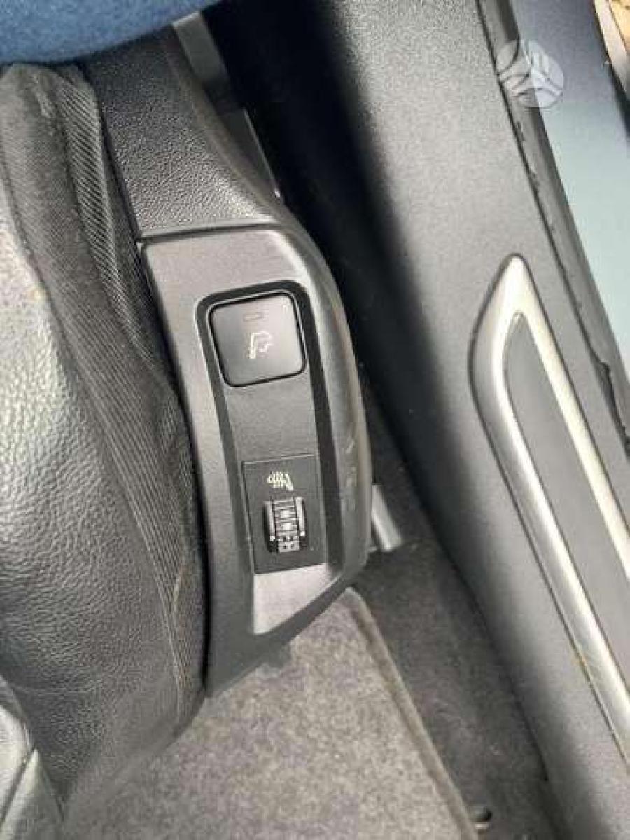 Grey Citroen C5 2011 in Sakiai, with an engine capacity of 3.00 L and mileage of 274 thousand km for 2500 €, photo 3 on AUTOMOTO.COM.LV
