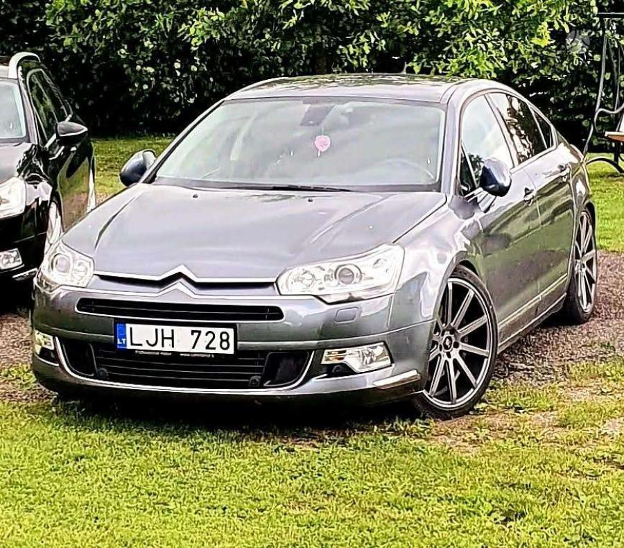 Grey Citroen C5 2011 in Sakiai, with an engine capacity of 3.00 L and mileage of 274 thousand km for 2500 €, photo 9 on AUTOMOTO.COM.LV