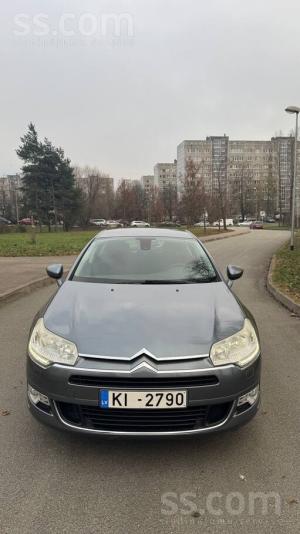 Pelēks Citroen C5 2011 Rīga, ar dzinēja tilpumu 1.60 L un nobraukumu 260 tūkst. km par 4300 €, foto 3 vietnē AUTOMOTO.COM.LV