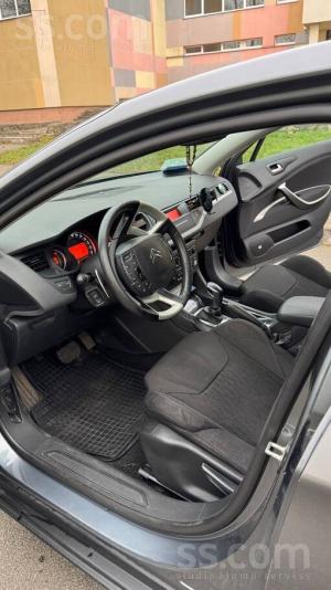 Pelēks Citroen C5 2011 Rīga, ar dzinēja tilpumu 1.60 L un nobraukumu 260 tūkst. km par 4300 €, foto 9 vietnē AUTOMOTO.COM.LV
