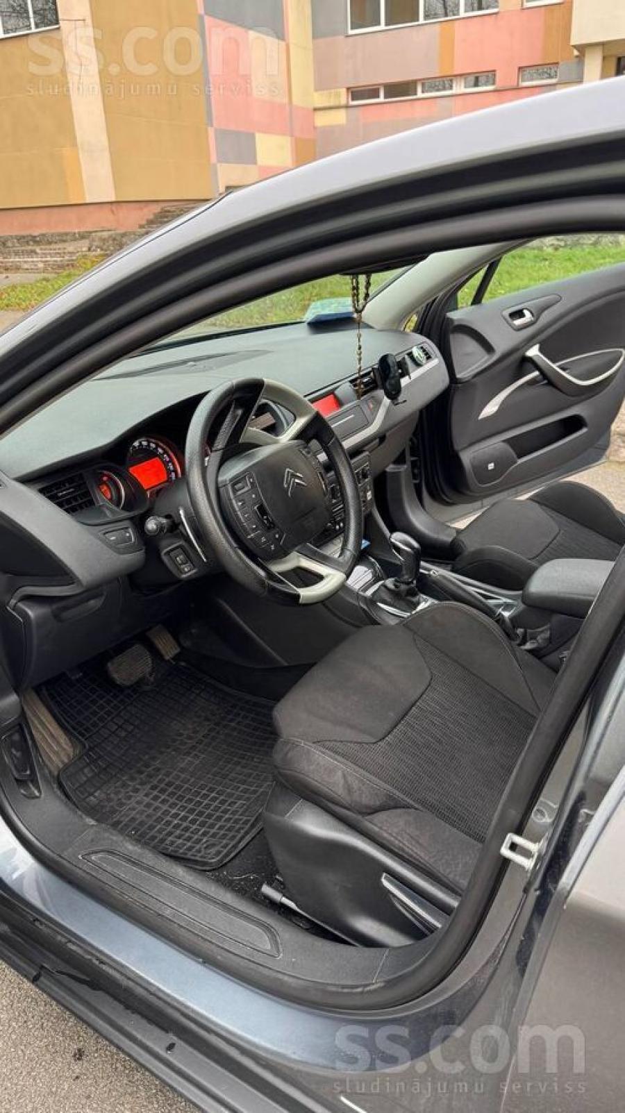 Pelēks Citroen C5 2011 Rīga, ar dzinēja tilpumu 1.60 L un nobraukumu 260 tūkst. km par 4300 €, foto 9 vietnē AUTOMOTO.COM.LV