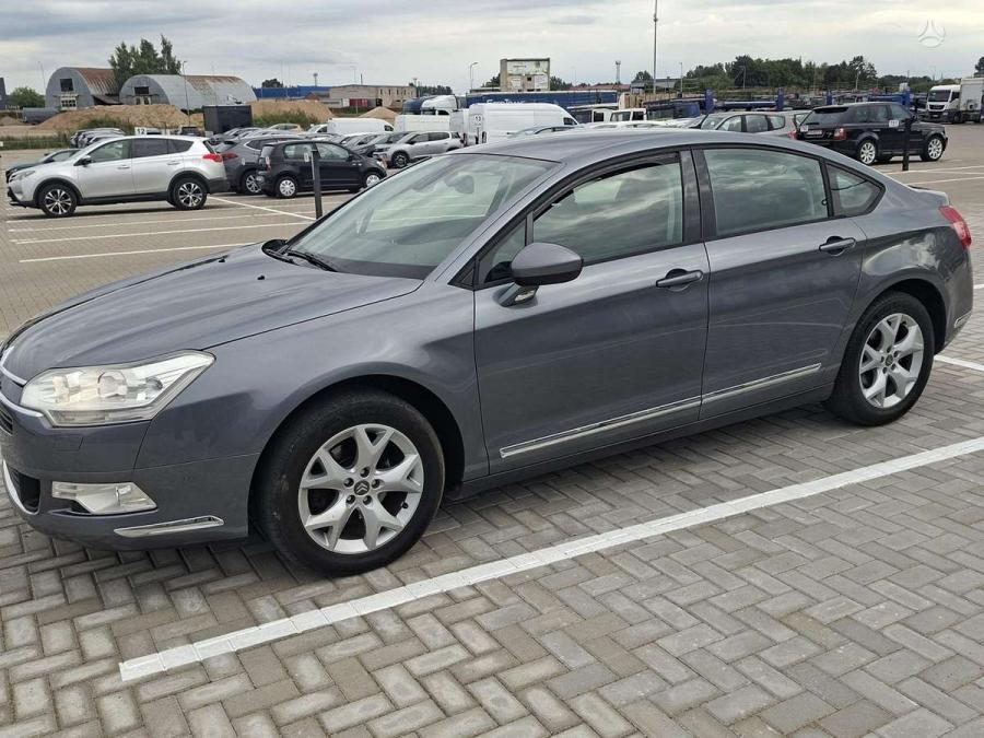 Pelēks Citroen C5 2011 Tauragė, ar dzinēja tilpumu 1.56 L un nobraukumu 230 tūkst. km par 2700 €, foto 3 vietnē AUTOMOTO.COM.LV