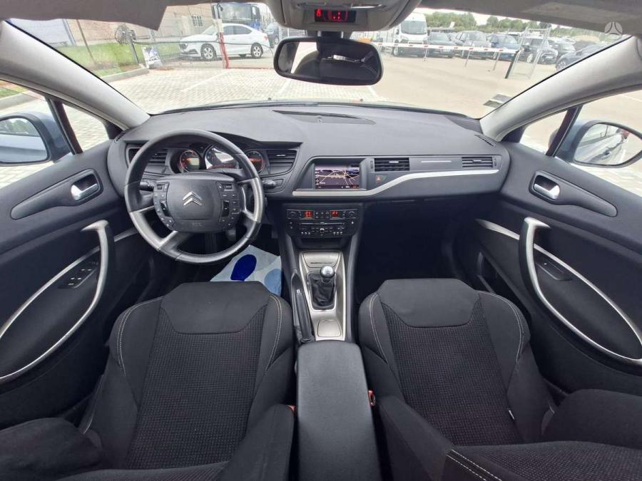 Pelēks Citroen C5 2011 Tauragė, ar dzinēja tilpumu 1.56 L un nobraukumu 230 tūkst. km par 2700 €, foto 9 vietnē AUTOMOTO.COM.LV