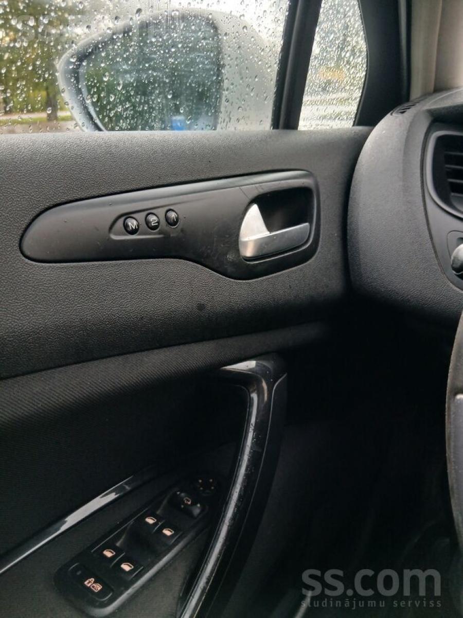Grey Citroen C5 2011 in Ogre, with an engine capacity of 2.00 L and mileage of 297 thousand km for 2500 €, photo 8 on AUTOMOTO.COM.LV