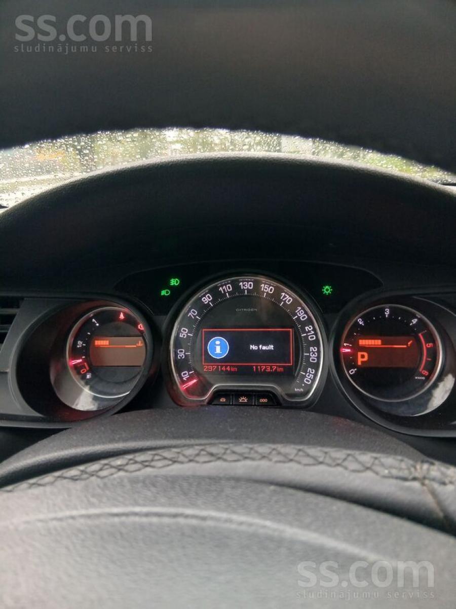 Grey Citroen C5 2011 in Ogre, with an engine capacity of 2.00 L and mileage of 297 thousand km for 2500 €, photo 11 on AUTOMOTO.COM.LV