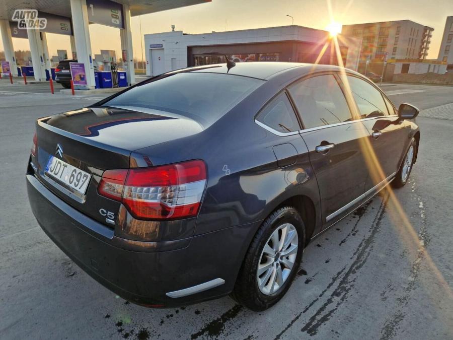 Grey Citroen C5 2012 in Jurbarkas, with an engine capacity of 1.60 L and mileage of 380 thousand km for 2900 €, photo 12 on AUTOMOTO.COM.LV