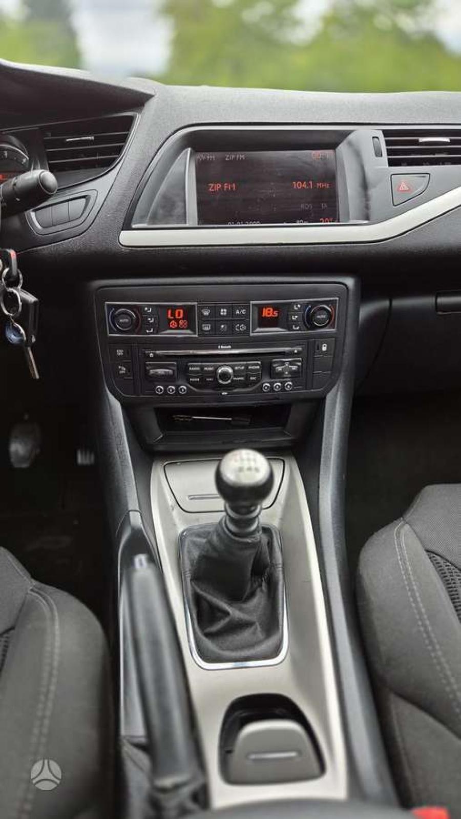 Pelēks Citroen C5 2012 Kauņa, ar dzinēja tilpumu 2.00 L un nobraukumu 292 tūkst. km par 2250 €, foto 16 vietnē AUTOMOTO.COM.LV