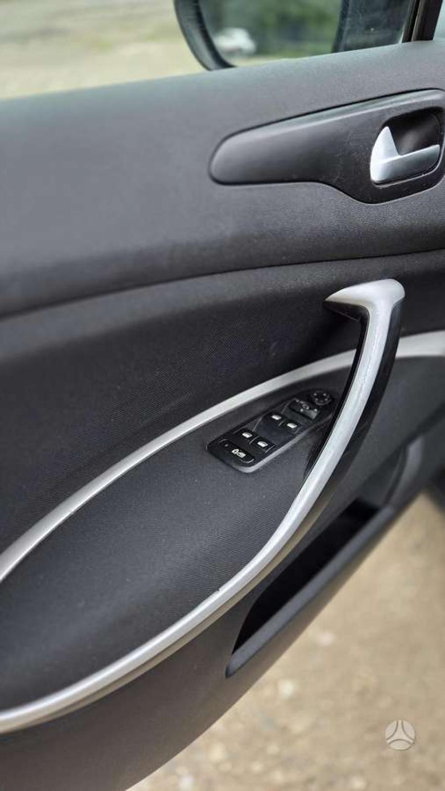 Pelēks Citroen C5 2012 Kauņa, ar dzinēja tilpumu 2.00 L un nobraukumu 292 tūkst. km par 2250 €, foto 19 vietnē AUTOMOTO.COM.LV