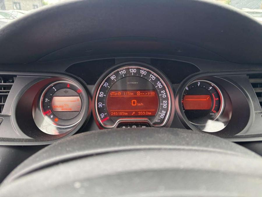 Grey Citroen C5 2012 in Taurage, with an engine capacity of 1.56 L and mileage of 245 thousand km for 2450 €, photo 8 on AUTOMOTO.COM.LV