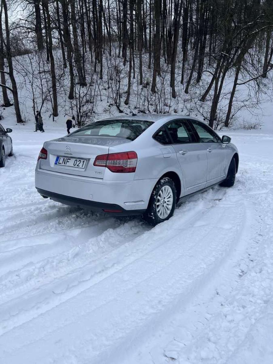 Серый Ситроен С5 2013 в Каунас, объемом двигателя 1.56 л и пробегом 390 тыс. км за 3300 €, фото 4 на AUTOMOTO.COM.LV