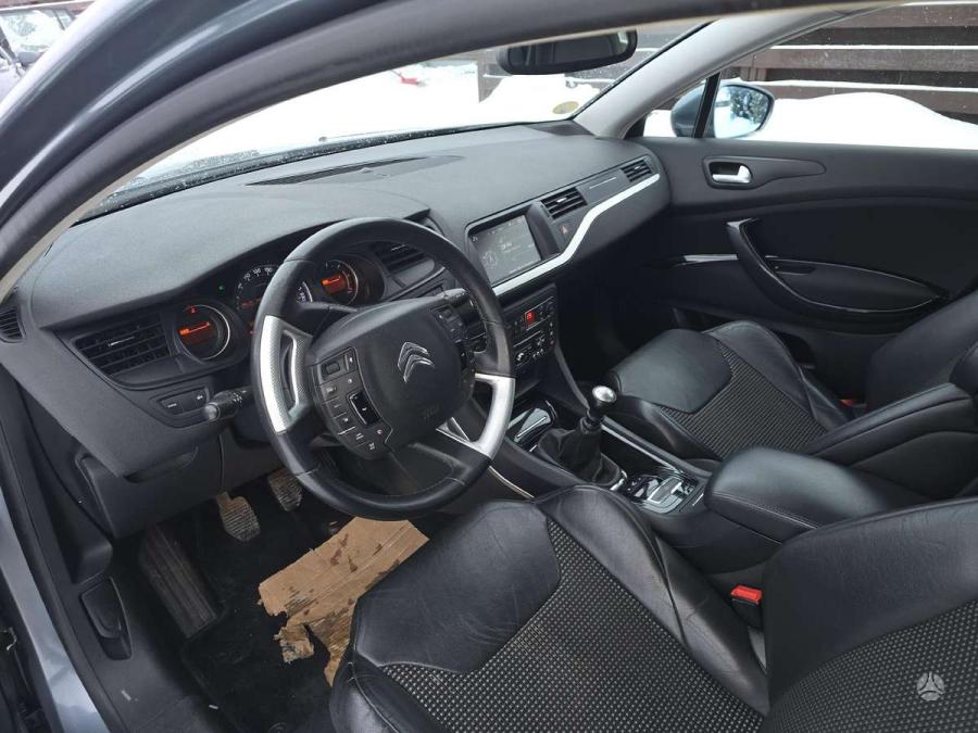 Pelēks Citroen C5 2013 Kauņa, ar dzinēja tilpumu 2.00 L un nobraukumu 253 tūkst. km par 3750 €, foto 9 vietnē AUTOMOTO.COM.LV