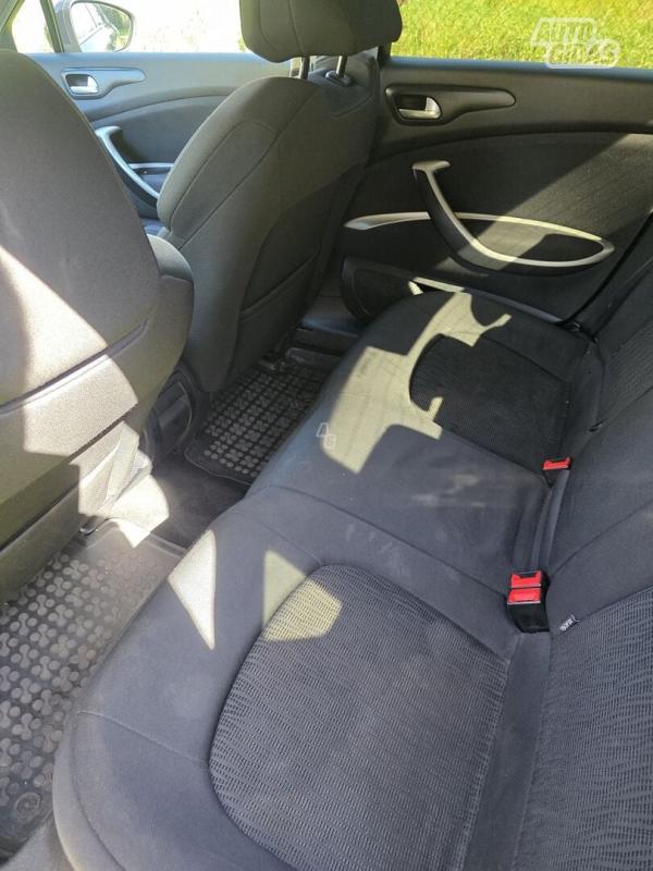 Pelēks Citroen C5 2013 Tauragė, ar dzinēja tilpumu 1.60 L un nobraukumu 371 tūkst. km par 2000 €, foto 9 vietnē AUTOMOTO.COM.LV