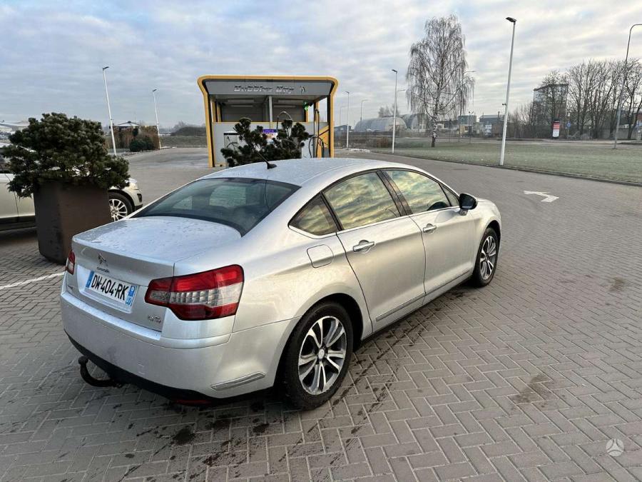 Grey Citroen C5 2015 in Taurage, with an engine capacity of 2.00 L and mileage of 258 thousand km for 4600 €, photo 5 on AUTOMOTO.COM.LV