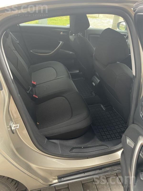 Pelēks Citroen C5 2015 Rīga, ar dzinēja tilpumu 2.00 L un nobraukumu 272 tūkst. km par 3500 €, foto 7 vietnē AUTOMOTO.COM.LV