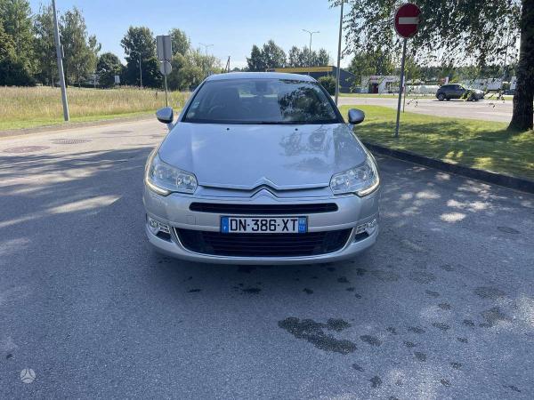 Grey Citroen C5 2015 in Taurage, with an engine capacity of 2.00 L and mileage of 238 thousand km for 3400 €, photo 1 on AUTOMOTO.COM.LV