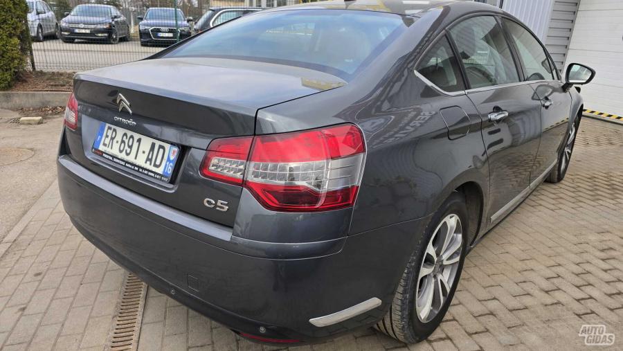 Pelēks Citroen C5 2017 Kauņa, ar dzinēja tilpumu 2.00 L un nobraukumu 332 tūkst. km par 6200 €, foto 6 vietnē AUTOMOTO.COM.LV