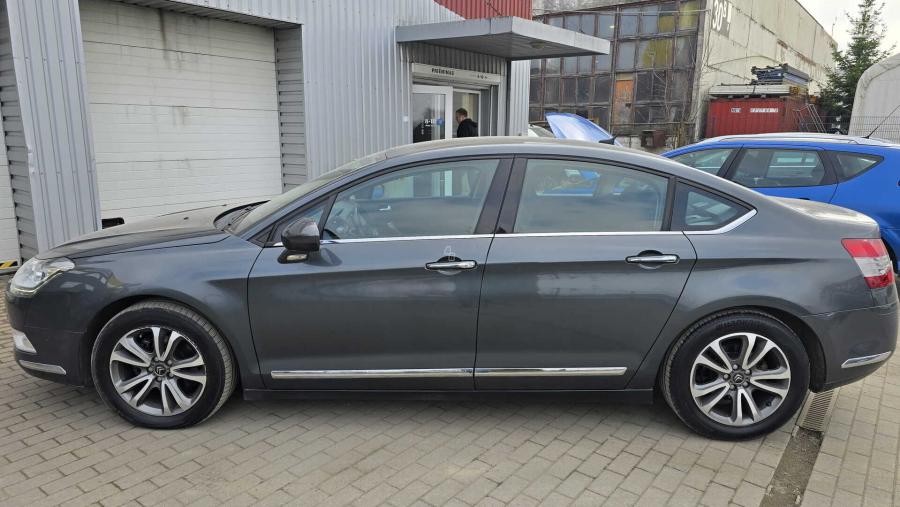 Pelēks Citroen C5 2017 Kauņa, ar dzinēja tilpumu 2.00 L un nobraukumu 332 tūkst. km par 6200 €, foto 12 vietnē AUTOMOTO.COM.LV