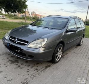 Pelēks Citroen C5 2003 Panevēža, ar dzinēja tilpumu 2.00 L un nobraukumu 420 tūkst. km par 880 €, foto  vietnē AUTOMOTO.COM.LV