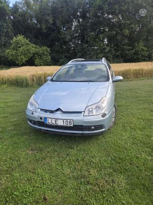 Pelēks Citroen C5 2005 Panevēža, ar dzinēja tilpumu 2.00 L un nobraukumu 437 tūkst. km par 750 €, foto  vietnē AUTOMOTO.COM.LV