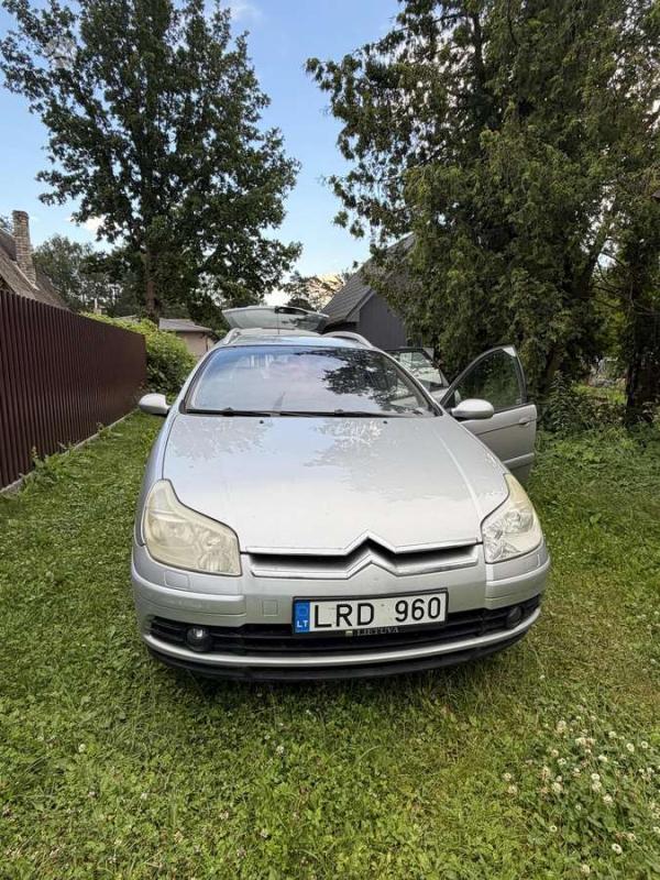 Grey Citroen C5 2006 in Vilnius, with an engine capacity of 1.60 L and mileage of 273 thousand km for 1500 €, photo 2 on AUTOMOTO.COM.LV