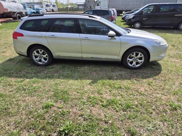 Pelēks Citroen C5 2008 Daugavpils, ar dzinēja tilpumu 2.00 L un nobraukumu 305 tūkst. km par 2300 €, foto 5 vietnē AUTOMOTO.COM.LV